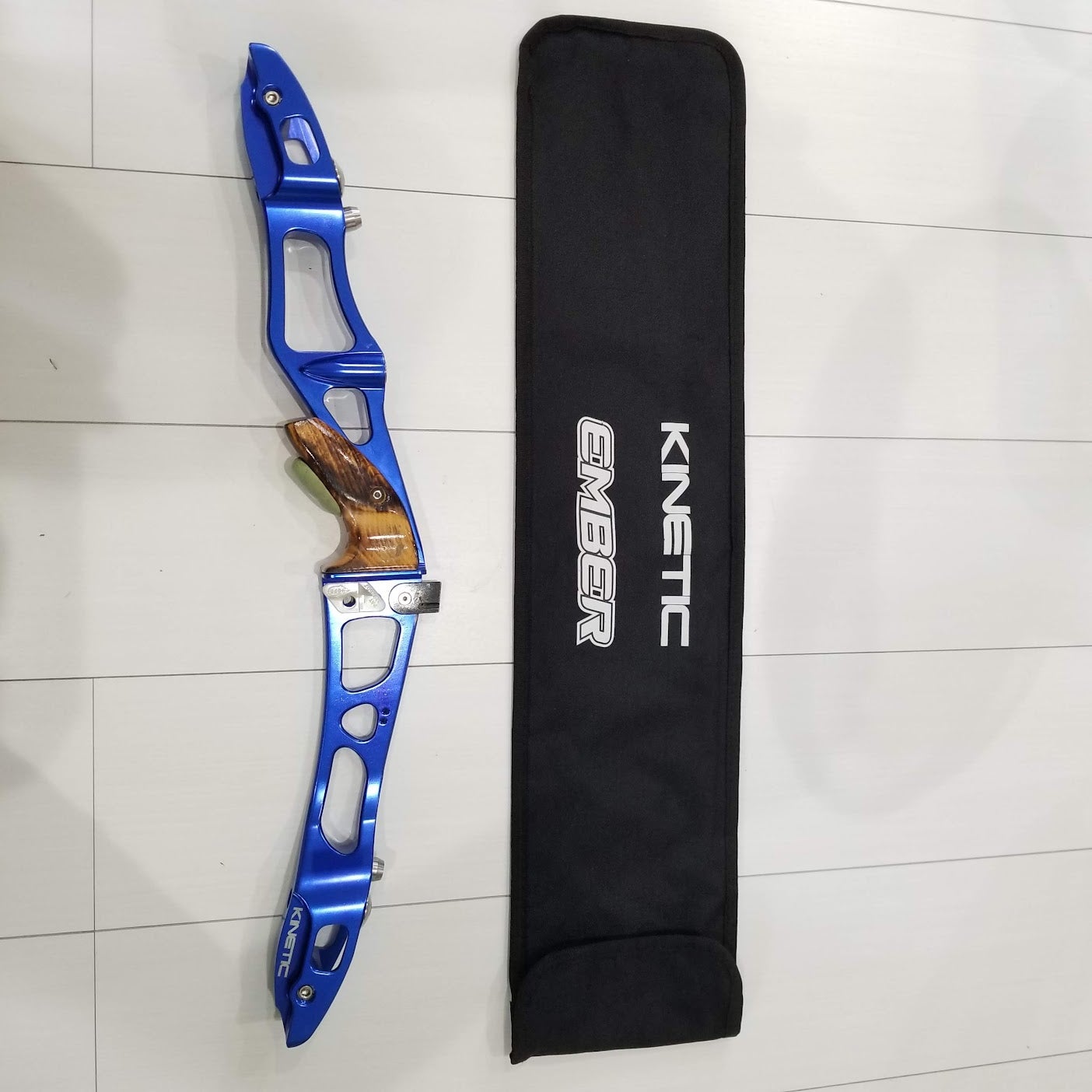 KINETIC EMBER ハンドル | アシストアーチェリー