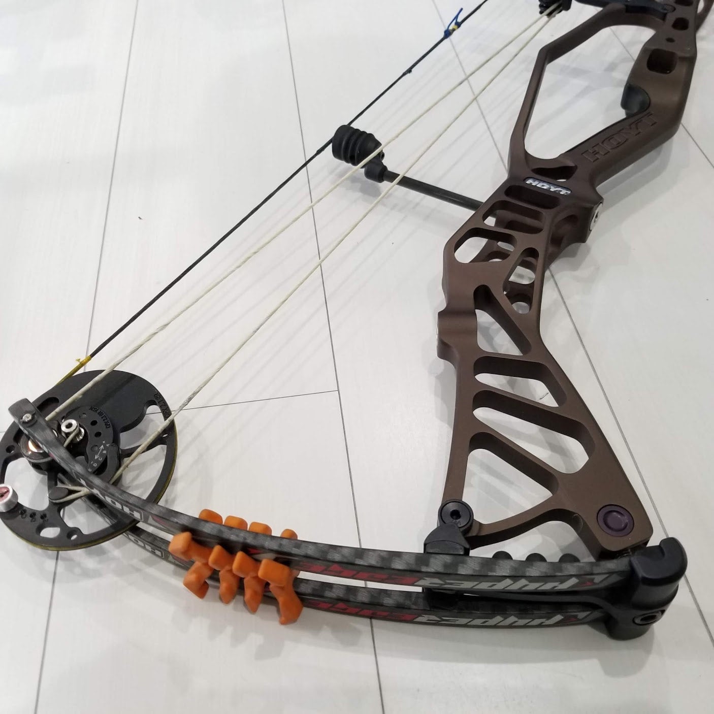 HOYT HYPER EDGE コンパウンドボウ 50-60ポンド 27.5-29.5インチ | アシストアーチェリー